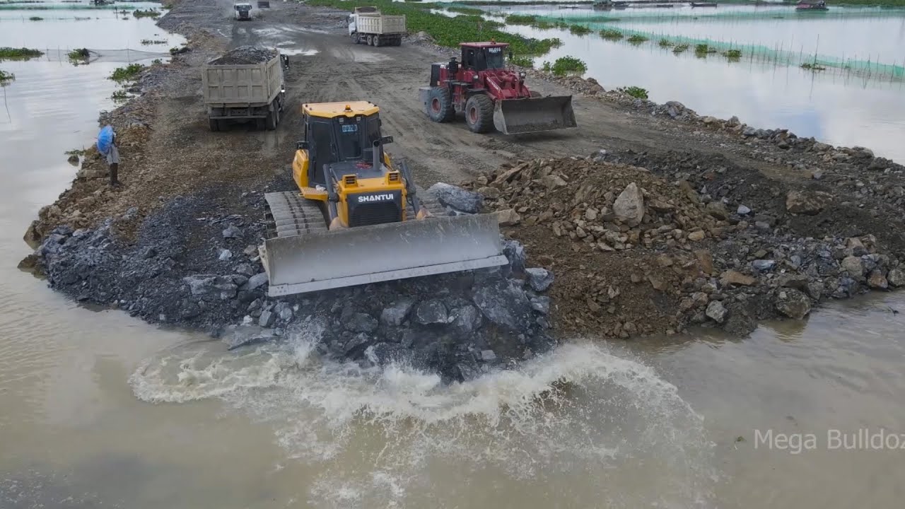 Huge Shantui Bulldozer , Wheel Loader Matador Push Big Stone , Rock In ...