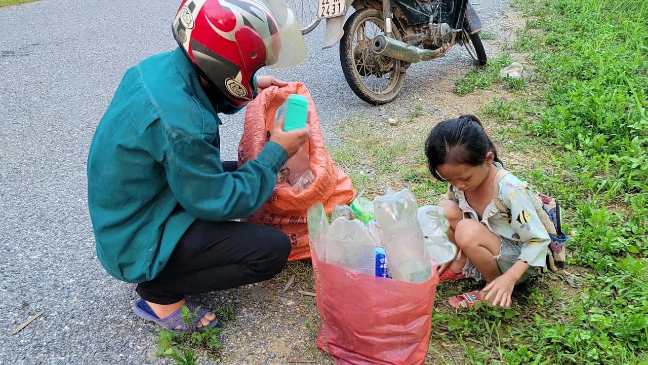 Orphan girl thanh vân | Make a living by picking bottles - What will ...