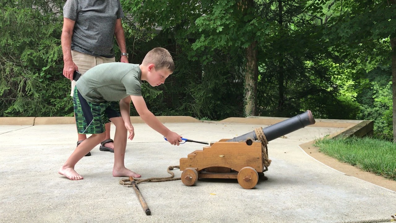 Austin firing The Big Gun - YouTube