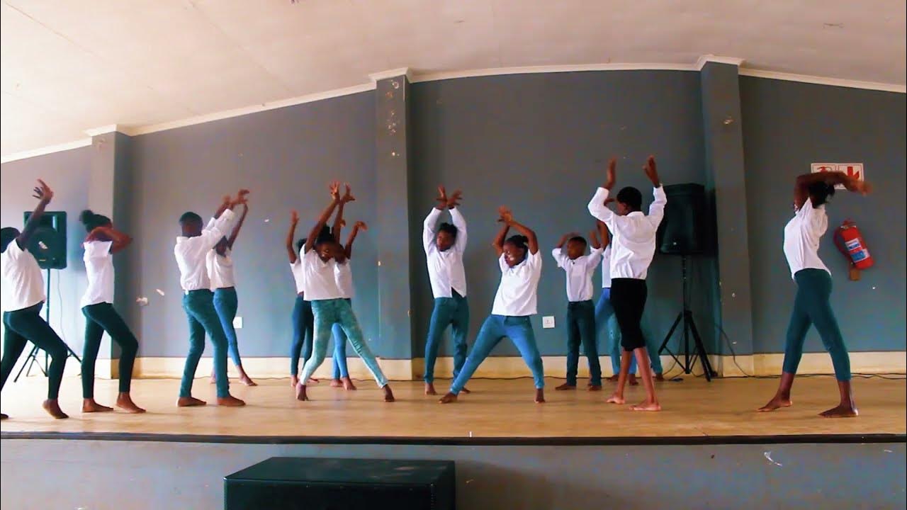 How to Dance Amapiano easy moves - YouTube