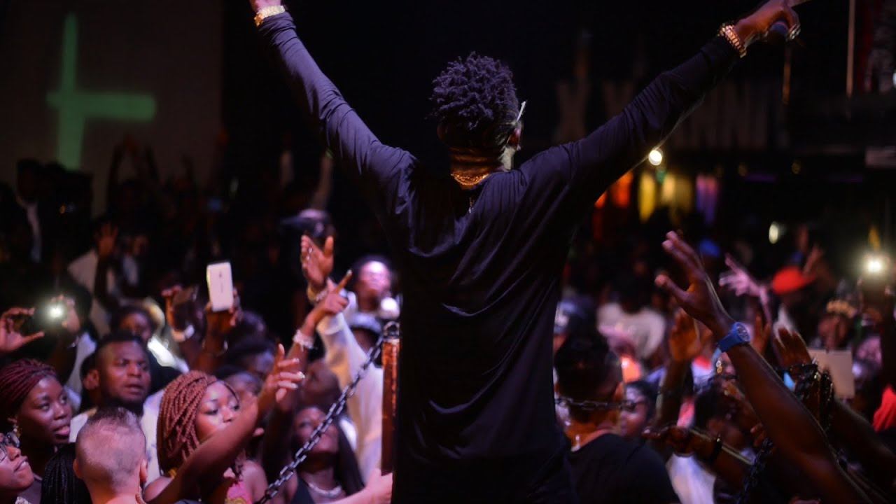 SHATTA WALE PERFORMANCE IN ITALY 2015 - YouTube