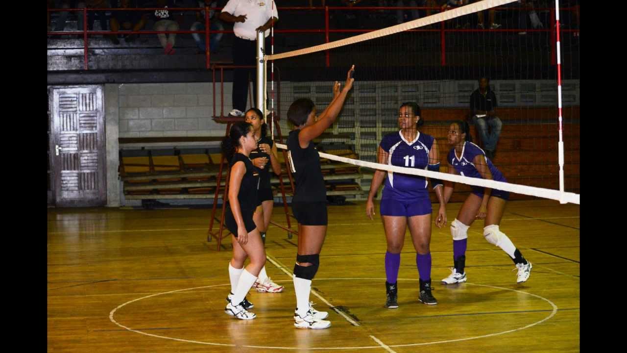 Surinamsports fotoverslag volleybal Suriname dames en heren hoofdklasse ...