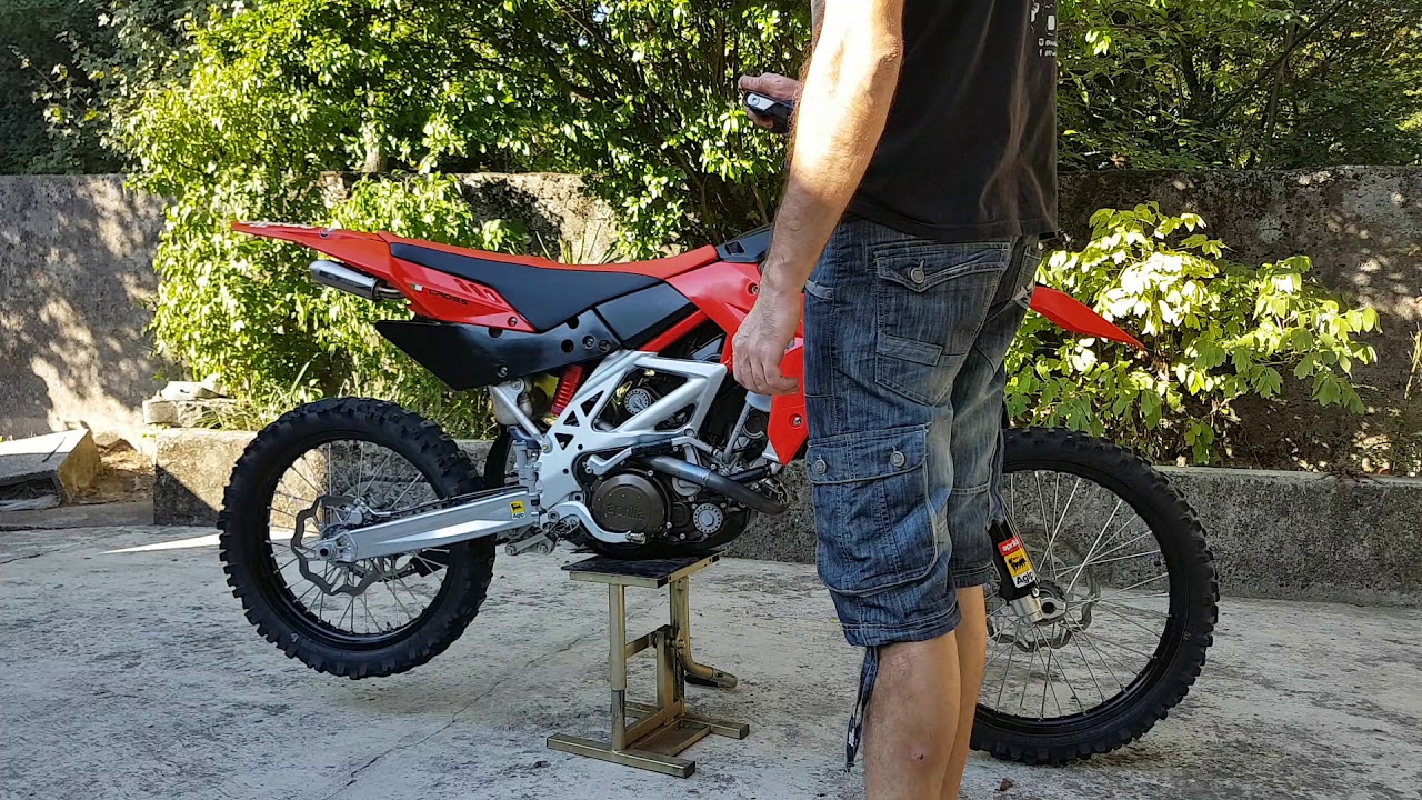 B.T. Motori Aprilia MXV 450 - YouTube