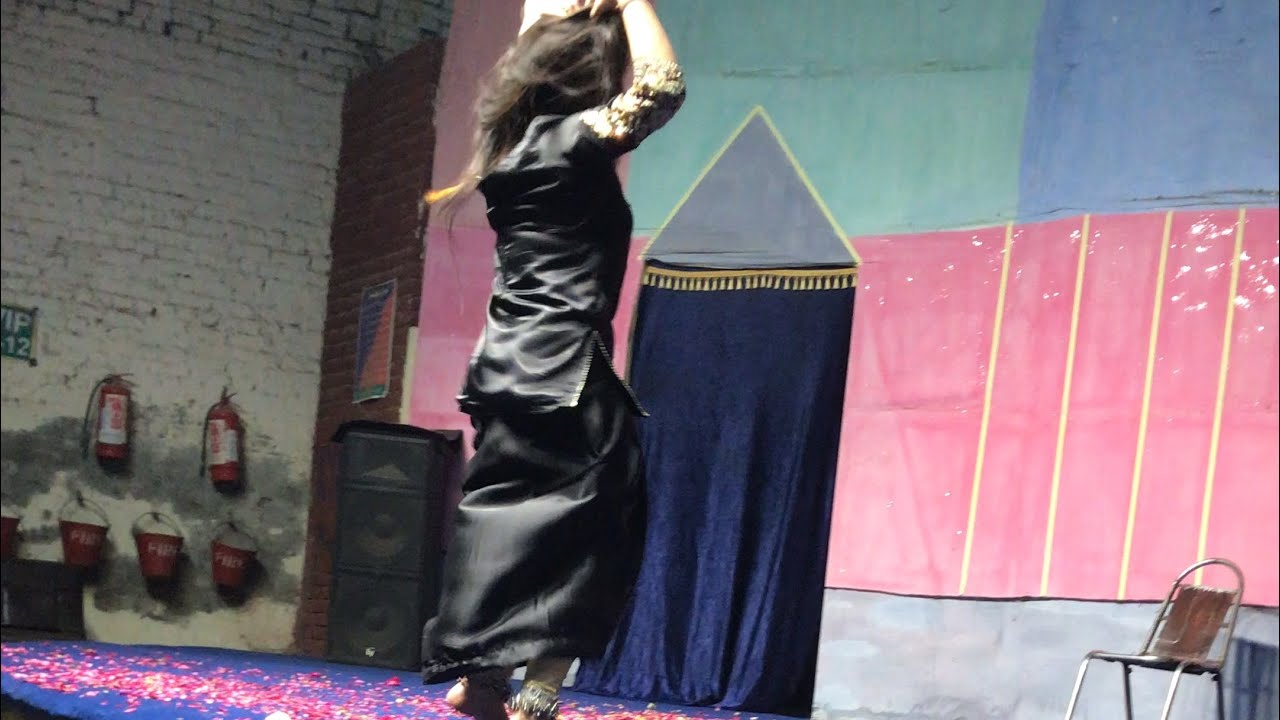 Top ten dy mashuka vich 1 number mera song stage dance 👑shiwaniya malik ...
