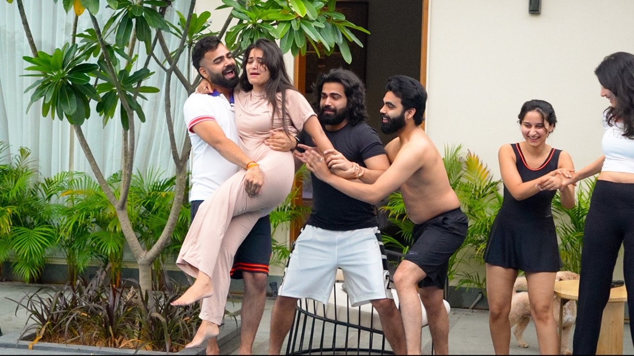 Kirti ko Uthakar Pool mei Fek Diya 🤣 Masti Overloaded - YouTube