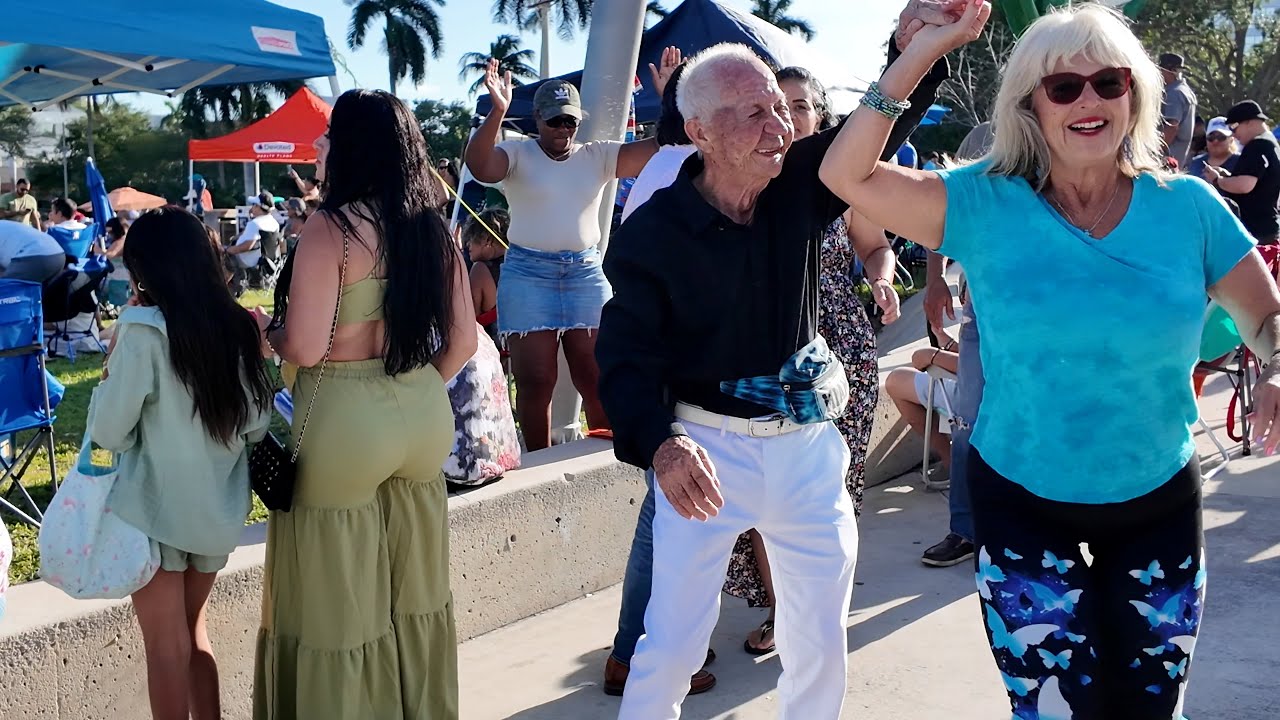 Dancing Grandpa - Miami Hollywood Salsa Festival - YouTube