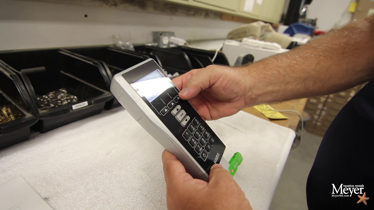 RJ Programs a KABA Lock Door - YouTube