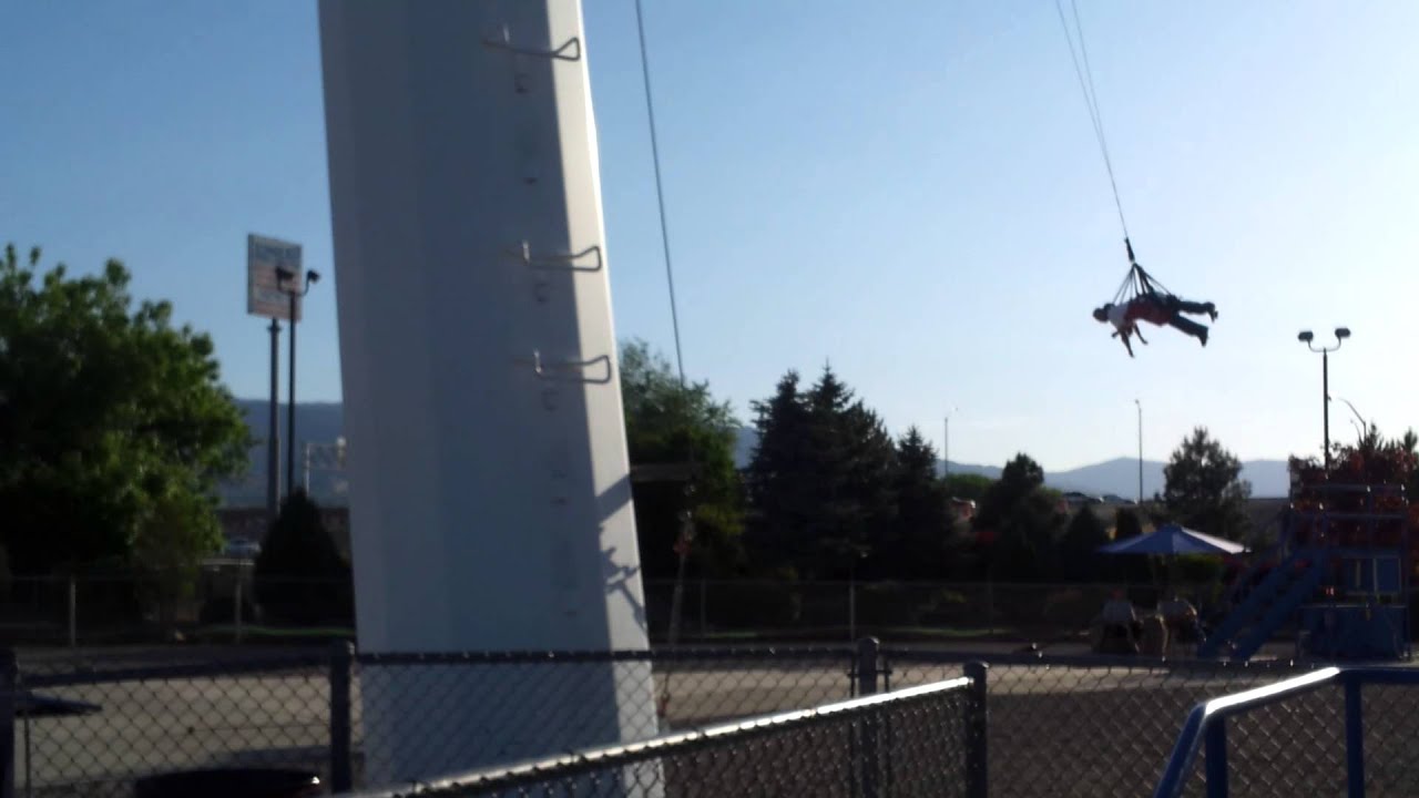Giant swing ride in Reno Nevada - YouTube