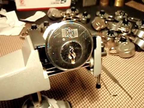 RR BRINKS MOGUL (prison / jail lock) - YouTube