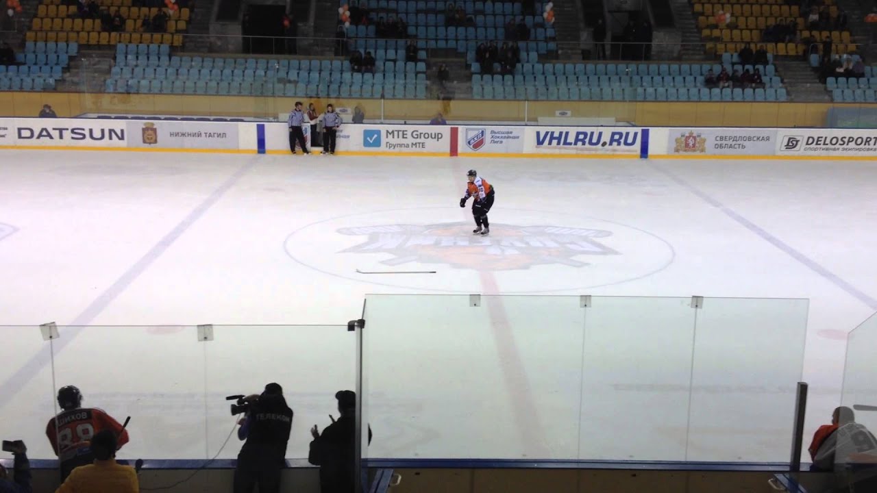 Танцующий хоккеист (Dancing hockey player) - YouTube