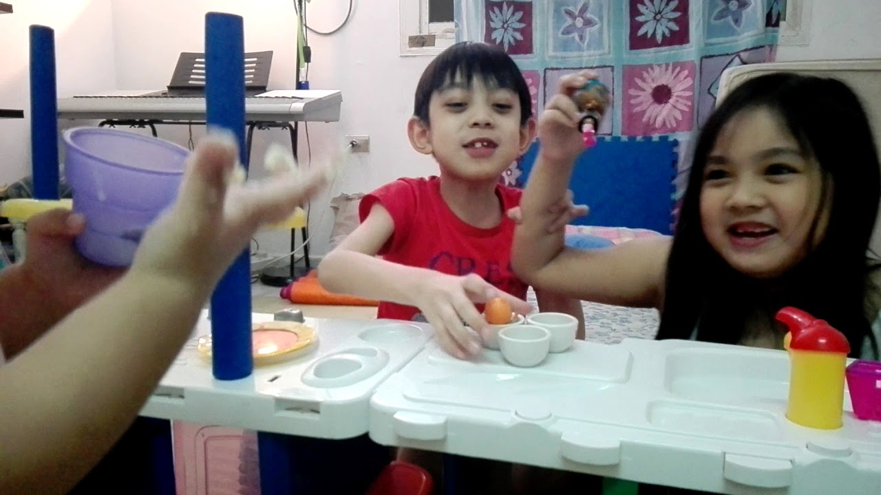 Lol trapped in the kitchen - YouTube