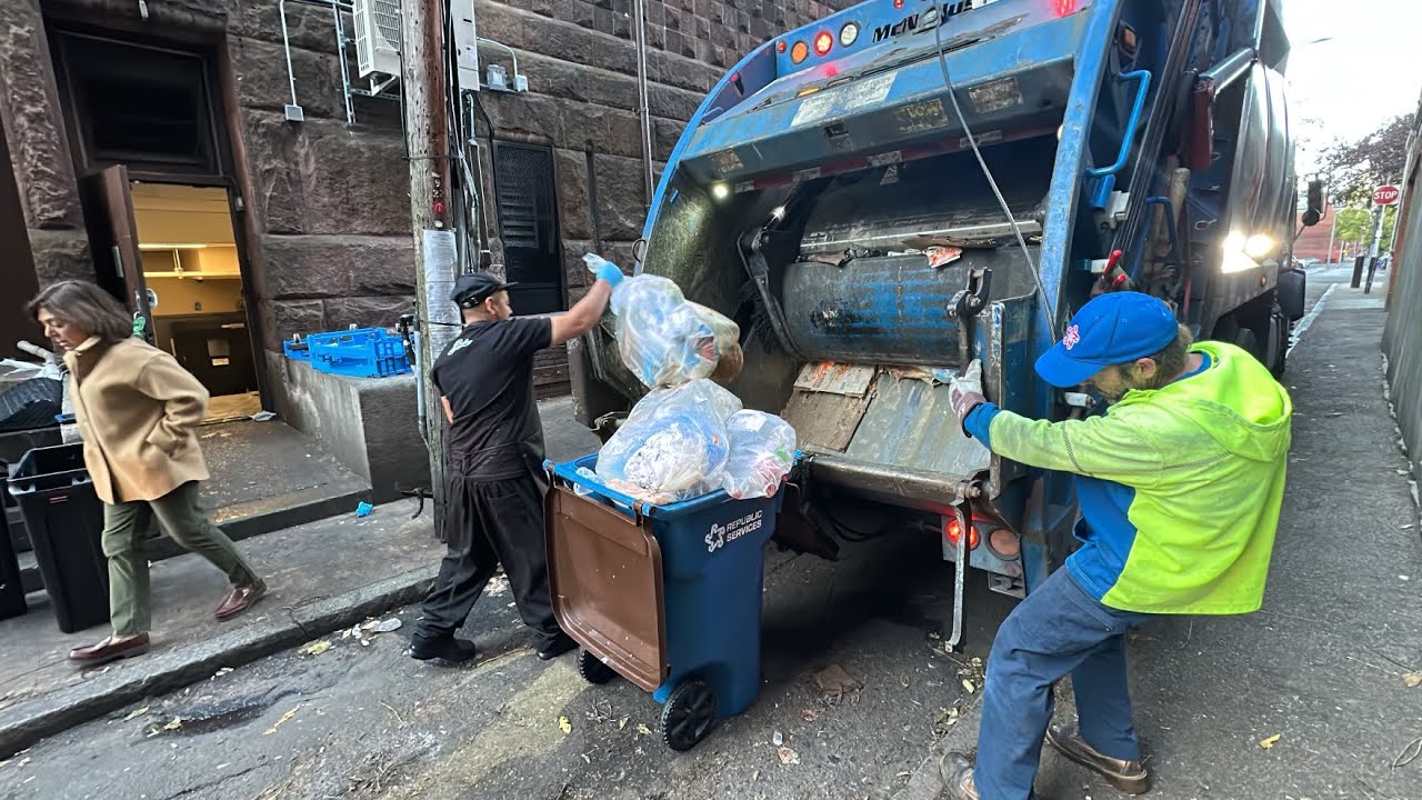 Republic Services RL packing alley trash - YouTube