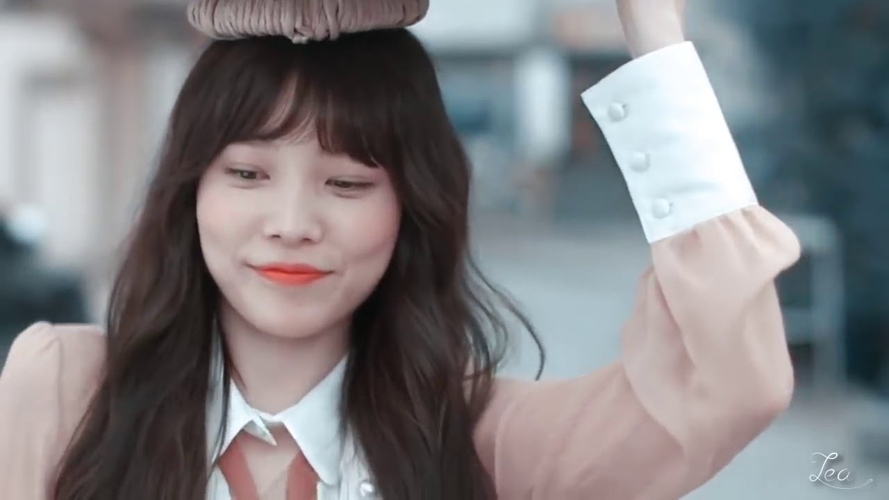 Chinese magician girl Video - YouTube