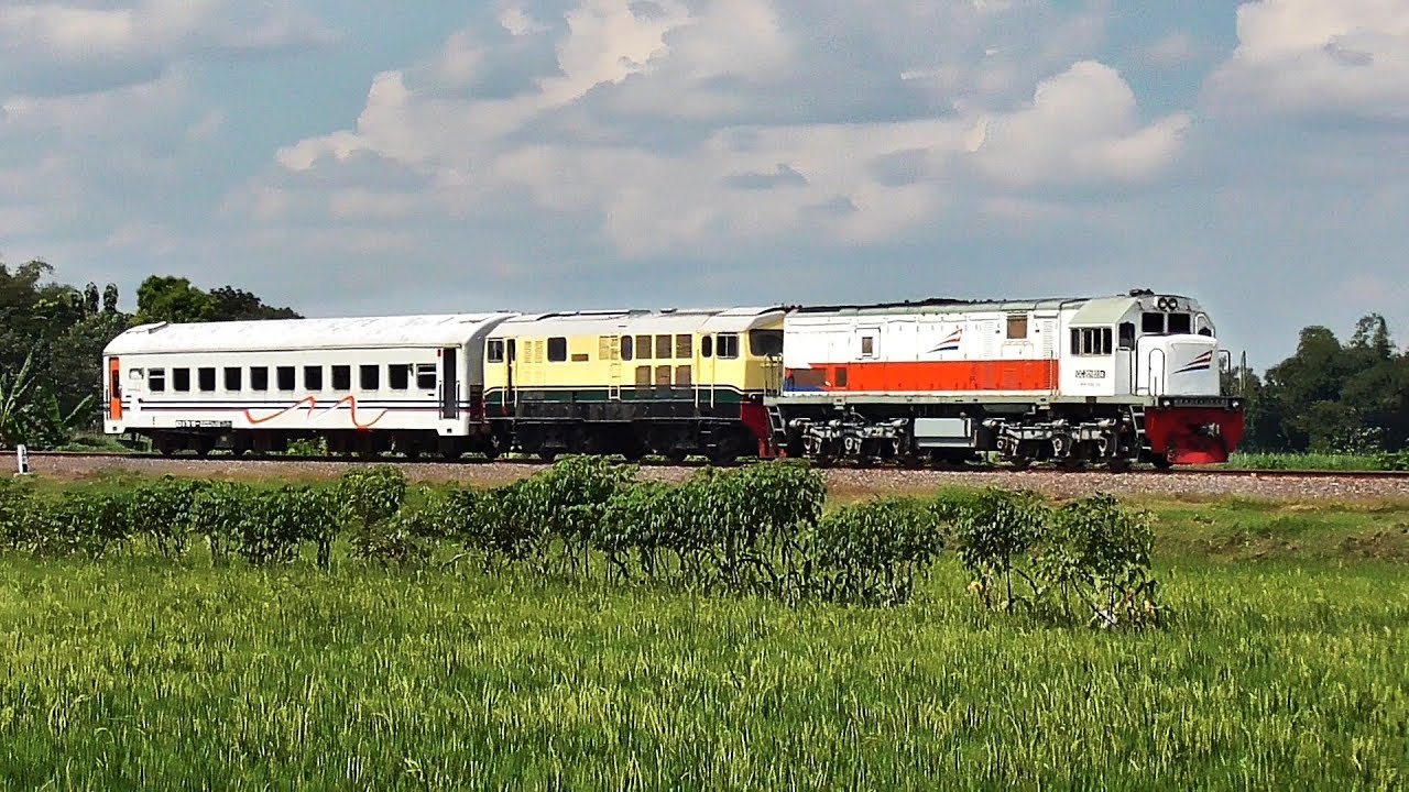 Lokomotif Krupp BB304 Dikirim dengan Kereta Luar Biasa - YouTube