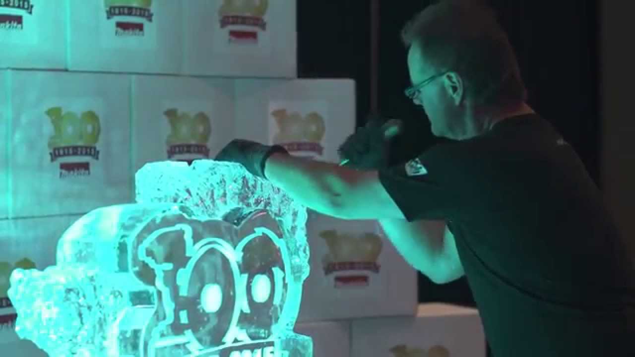 RICH the Iceguy from Festive Ice Sculptures putting final touches on ...