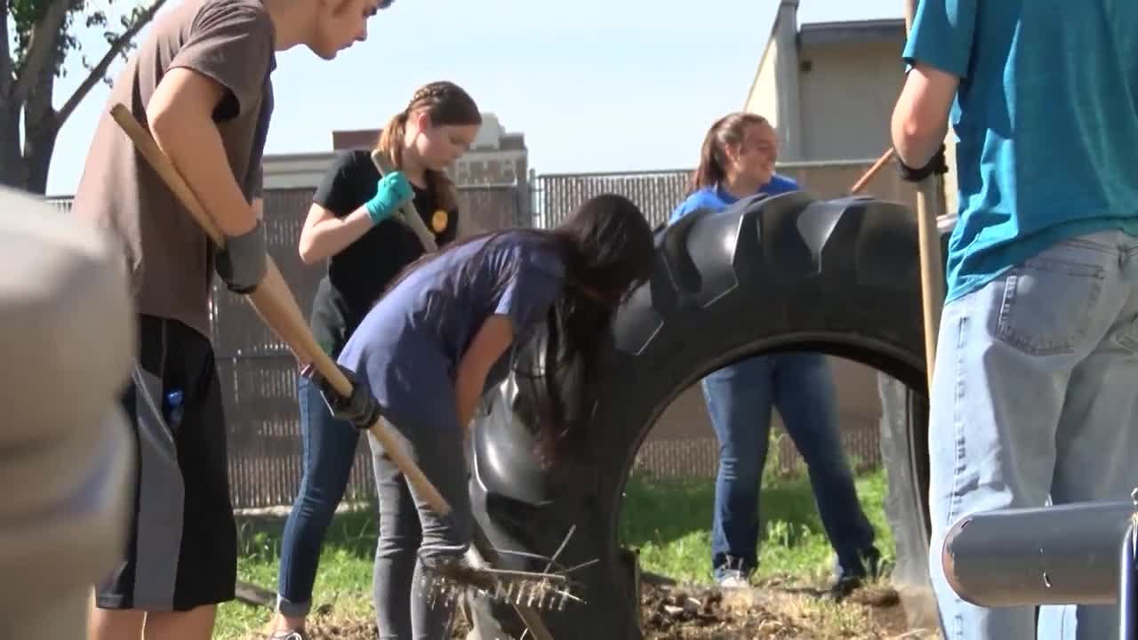 Young Neighbors in Action perform service projects in Great Falls - YouTube