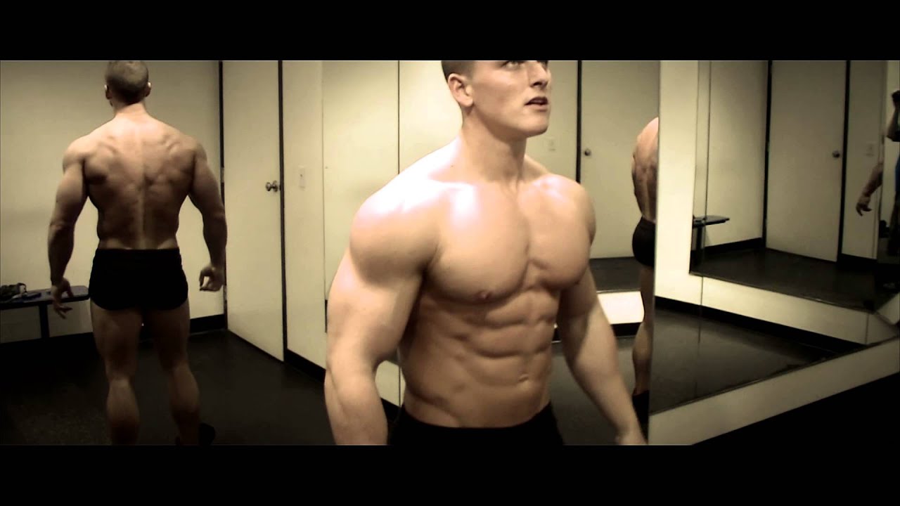 Random Posing at Gold's Gym - YouTube