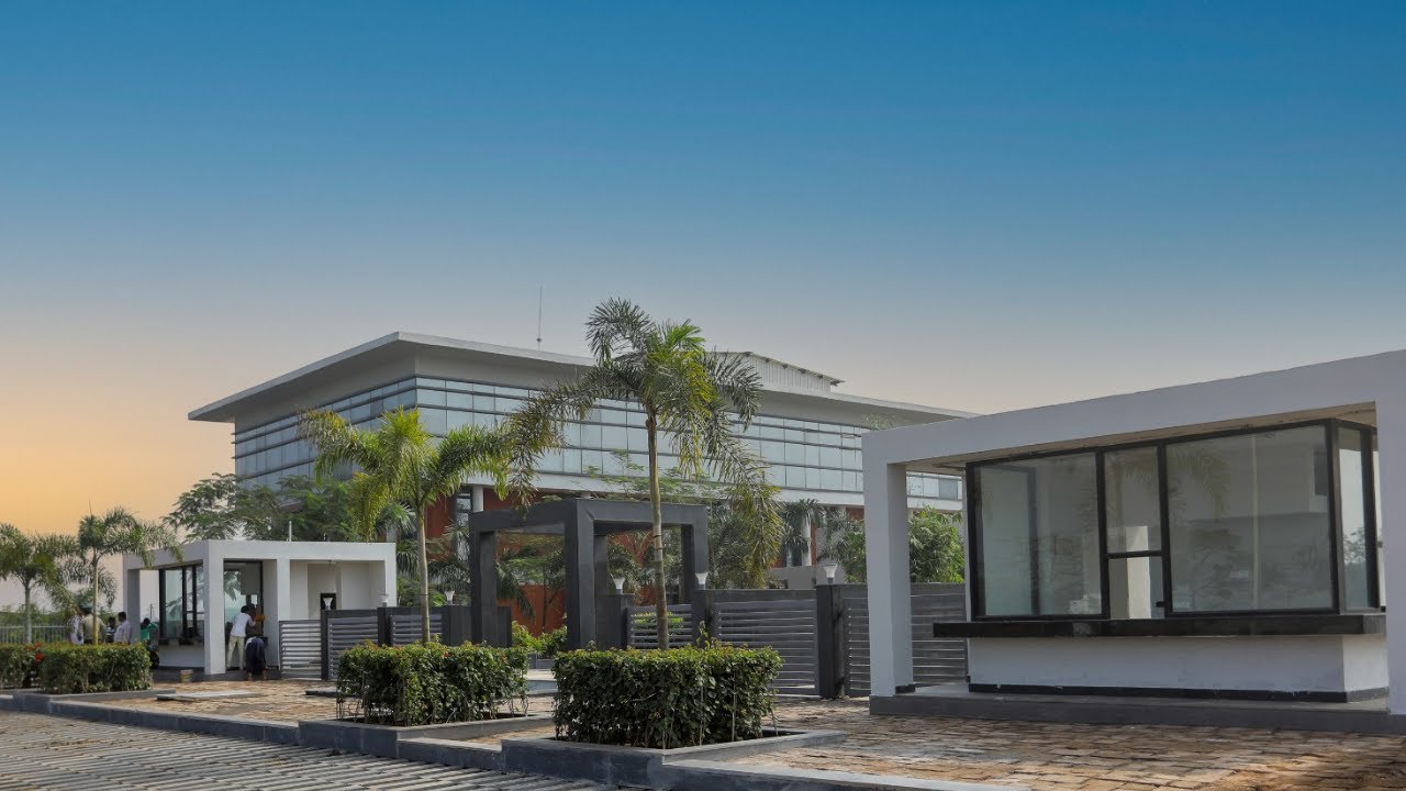 KK Modi University, Durg | Campus Tour - YouTube