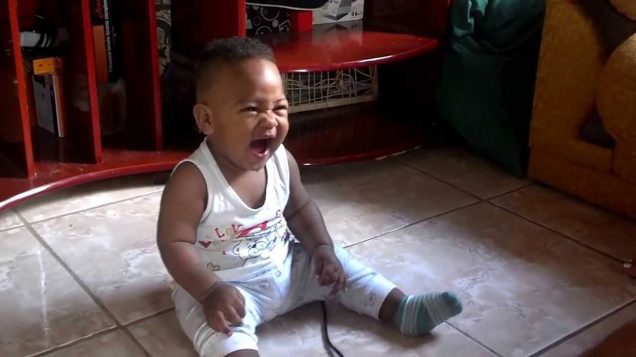 Bebe rindo muito gostoso - YouTube
