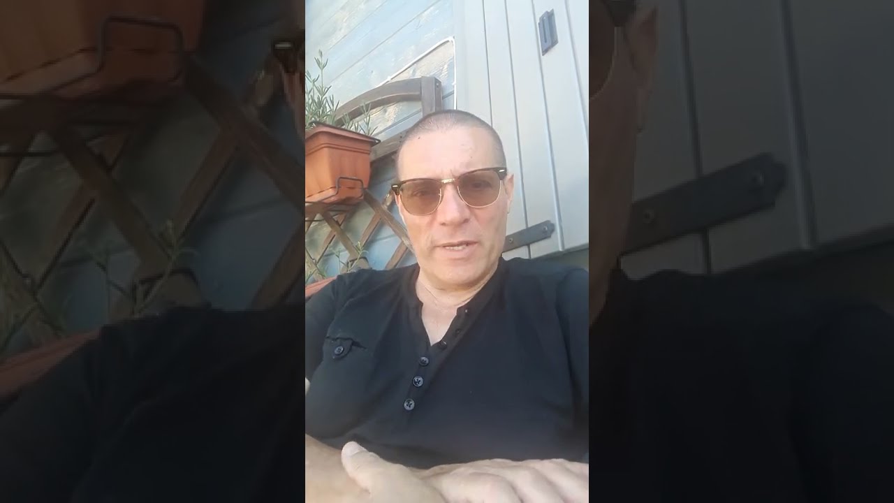 Oggi tutti boss, ma in realtà sono solo ruba galline - YouTube