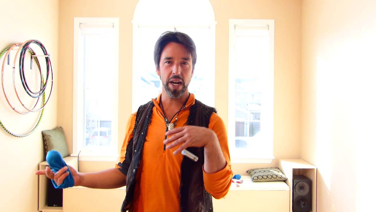 Beginner Poi Lesson: playing in your space - YouTube