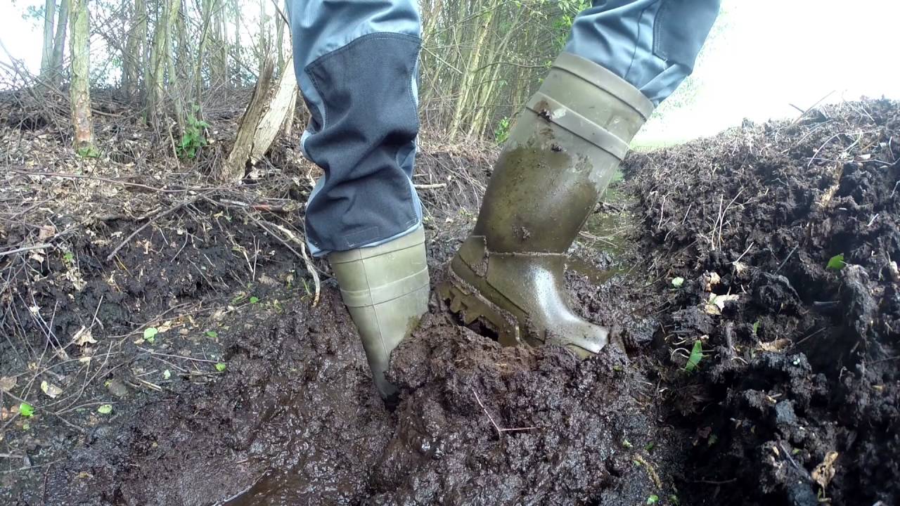 exploring a deep muddy swamp ditch and be stuck with my purofort thermo ...