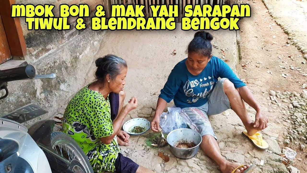pagi hari sibuk dgn kegiatan masing" Mbok bon sarapan sego tiwul hitam ...