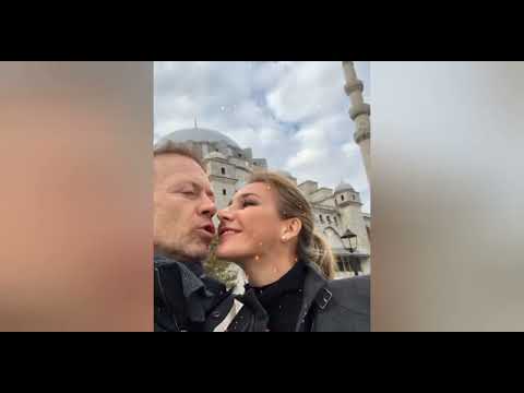 Rosa Caracciolo (Italian actress) Spouse: Rocco Siffredi रोजा कैराशिकोलो (इतालवी अभिनेत्री) C14