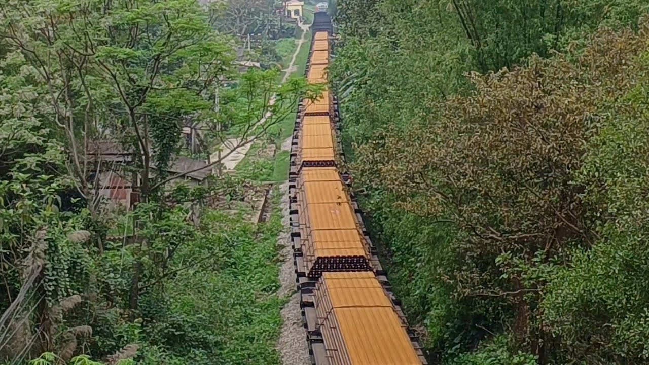 4K HEAVY TRAIN CROSSING | Tổng hợp tàu hỏa chở hàng thép, ray siêu nặng ...