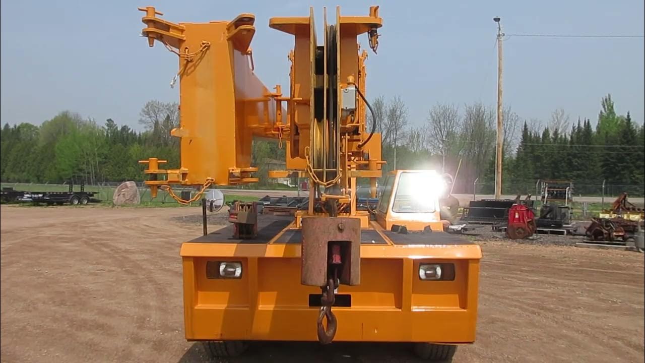 Broderson IC-200-2B carrydeck crane - YouTube