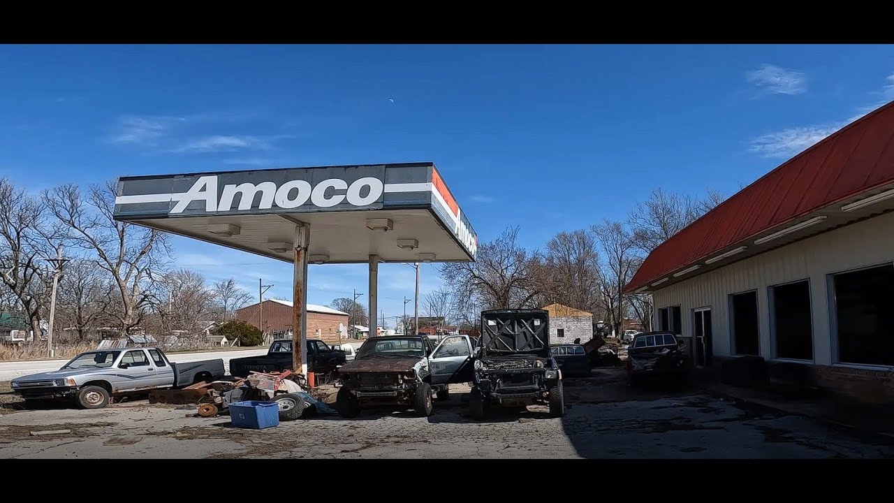 Abandoned Missouri Amoco service station explored - YouTube