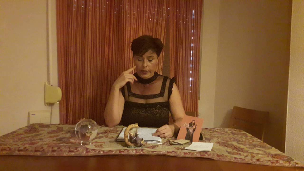 Tarot Julia espin_La maldicion de la bruja - YouTube