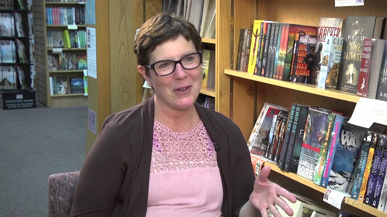 Tracy Holczer - The Secret Hum of a Daisy - YouTube