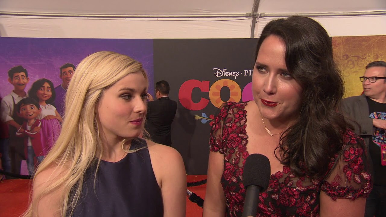 Olaf's Frozen Adventure LA Premiere - Itw Elyssa Samsel,Kate Anderson ...