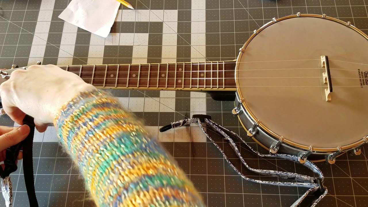 How To Install Your All in One Hug Strap On A Banjolele - Close Up ...