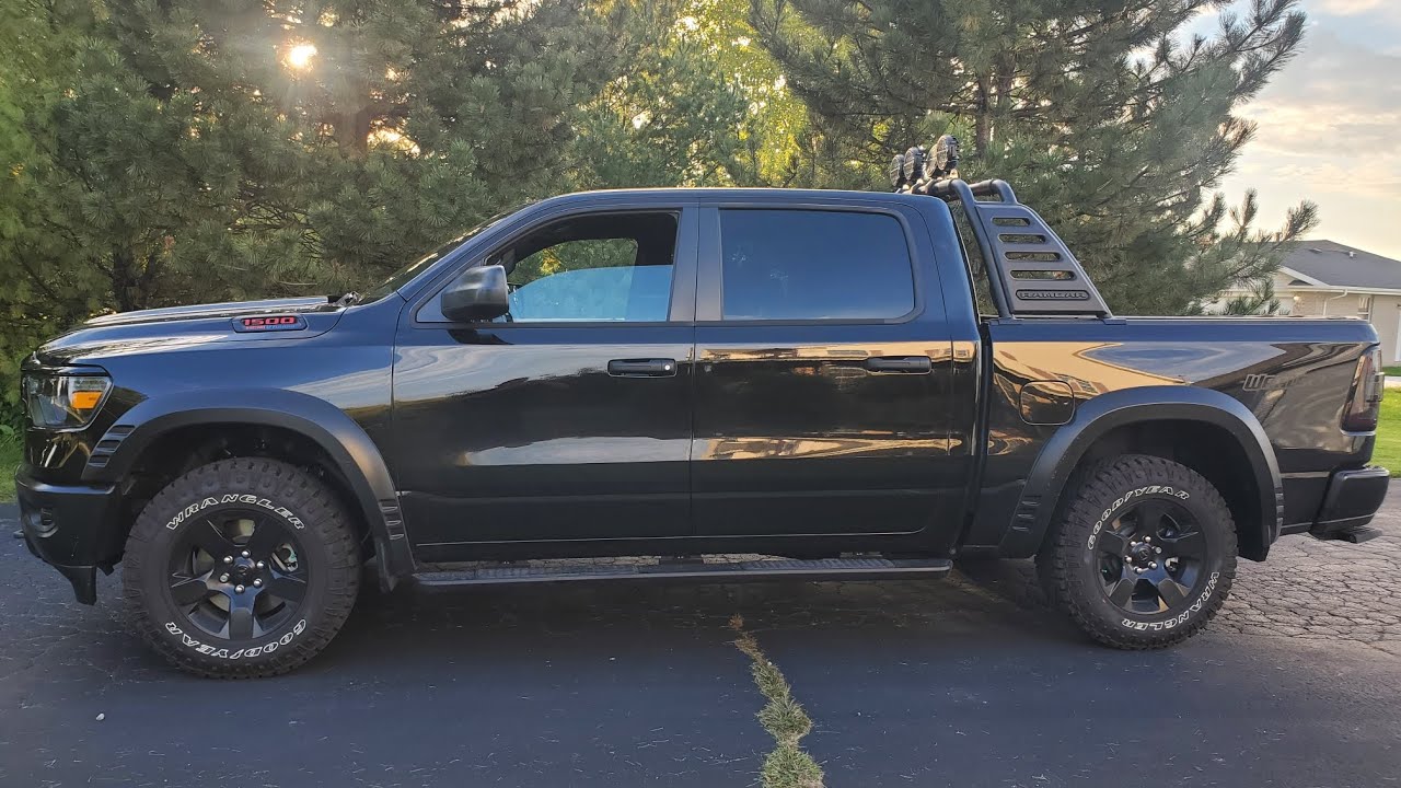 Rough Country leveling loaded strut quick review RAM 1500 DT. - YouTube