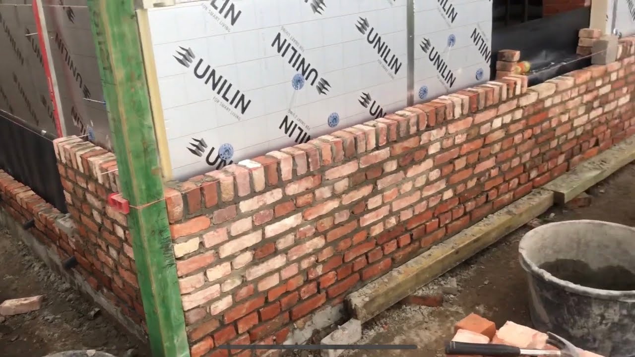Bricklaying with very old bricks (2) - YouTube