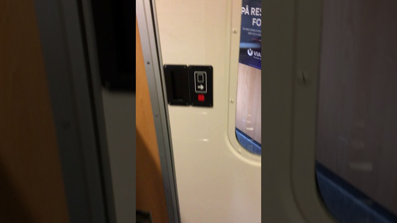Opening two train doors with my thumb - YouTube