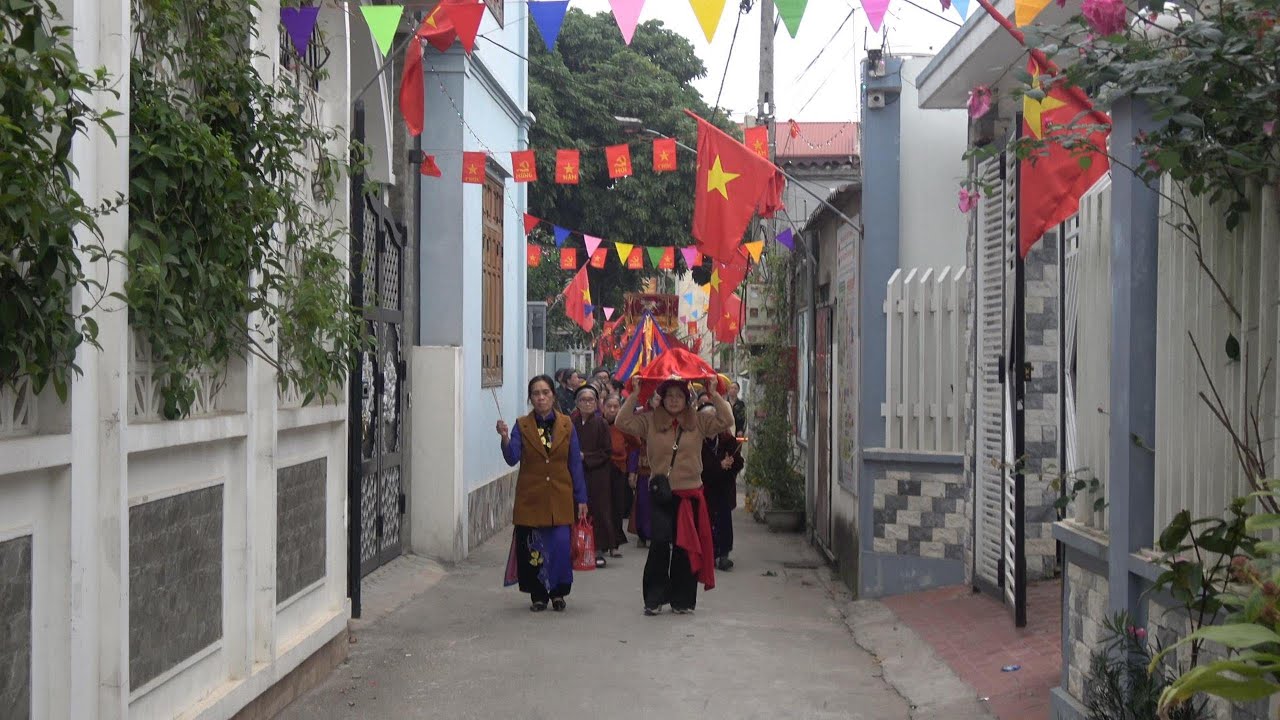 Le xom lang Van Sa mung 5 thang Gieng - YouTube