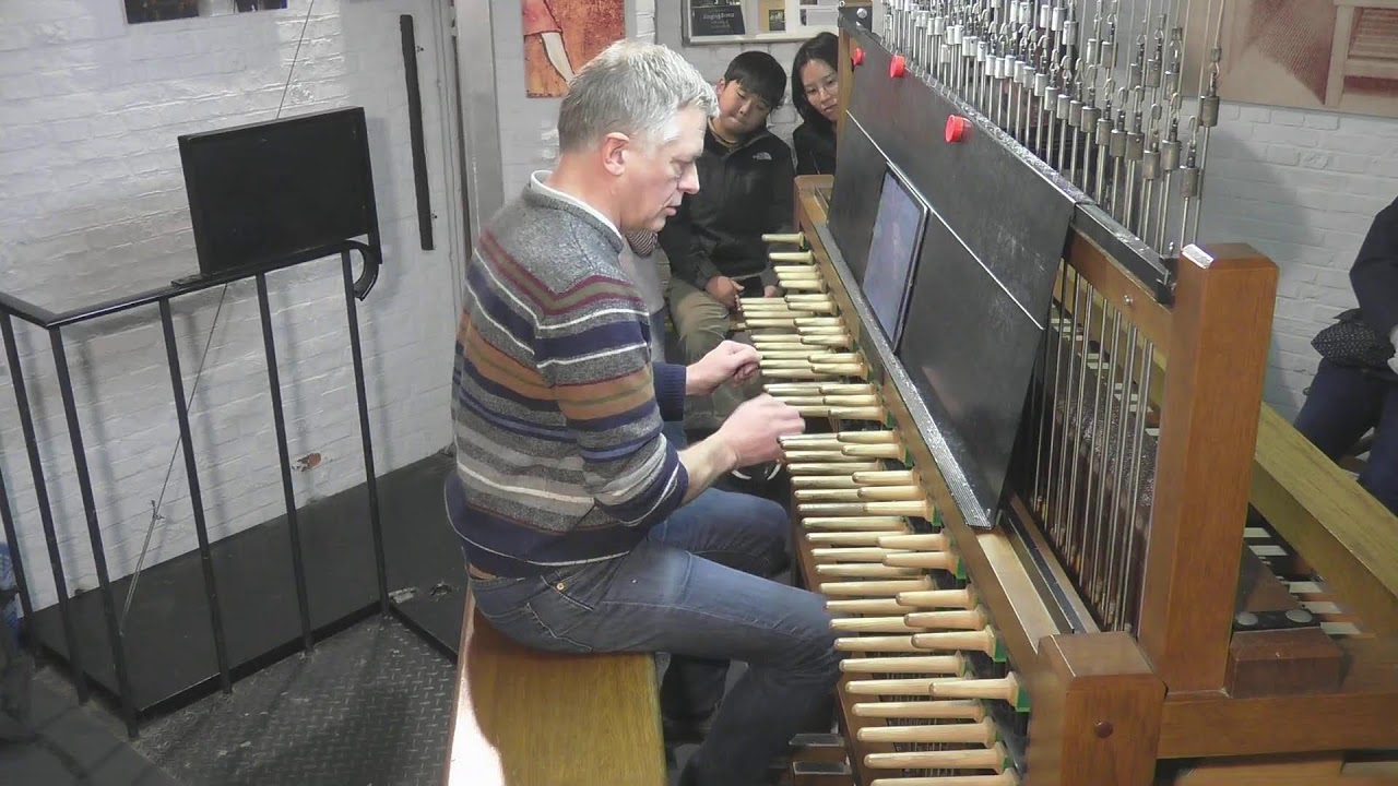 Leuven Library Carillon, concert of December 13 by Luc Rombouts - YouTube
