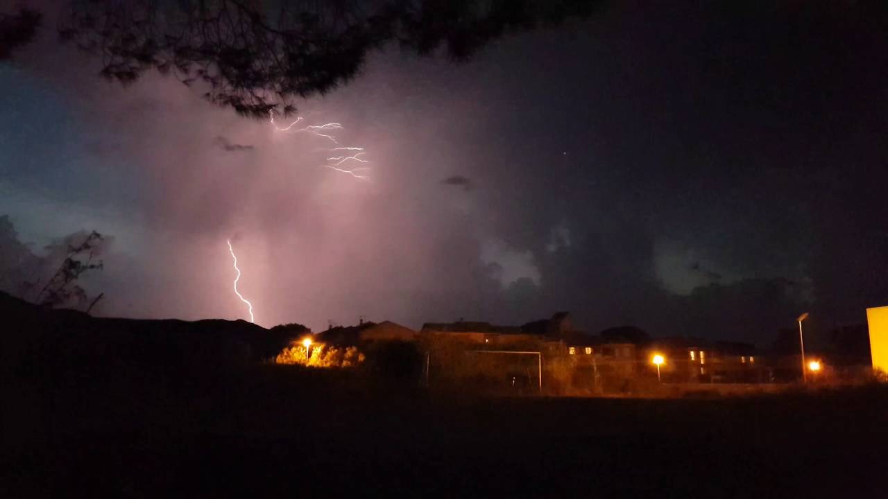 Magnifique éclair dans le ciel de Calvi 4k - YouTube