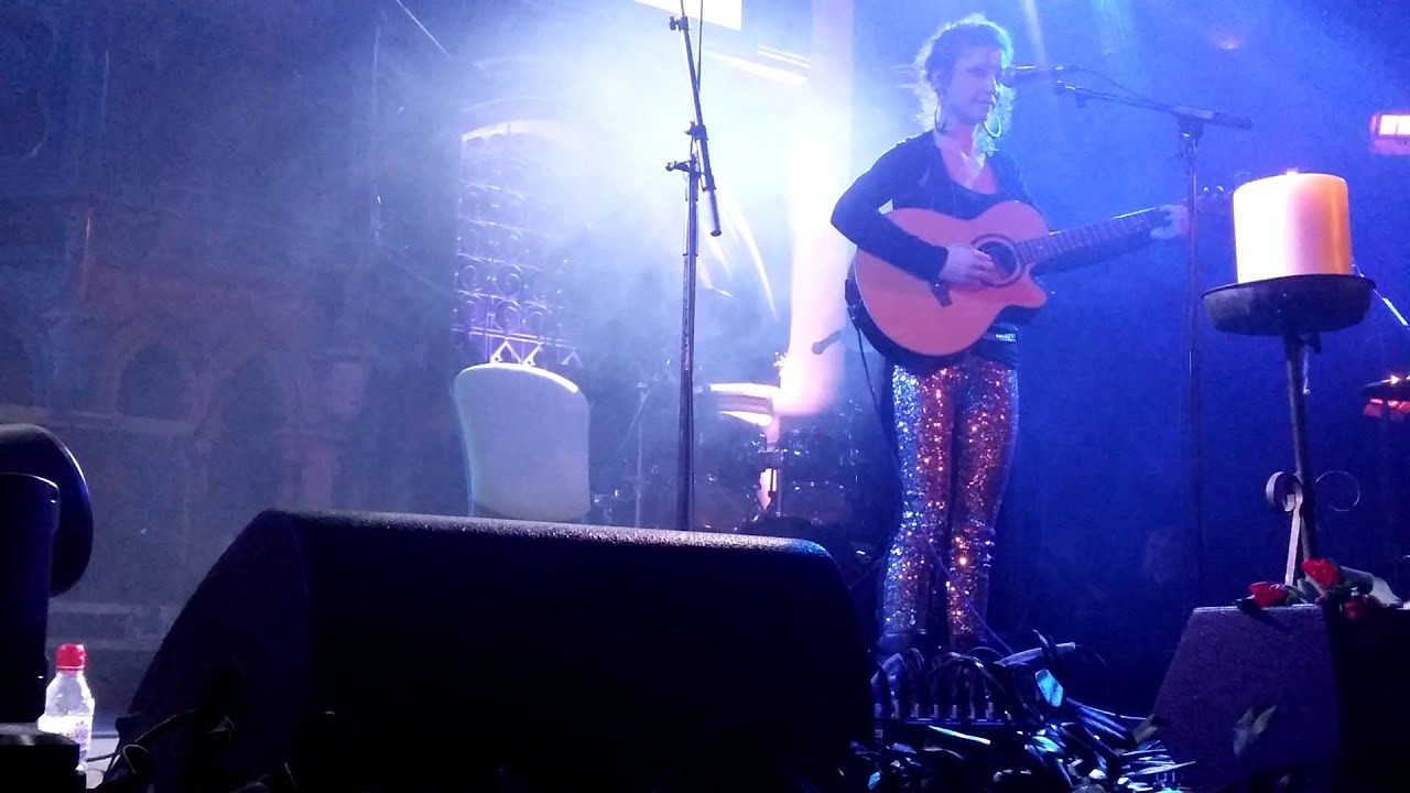 Boe Huntress Performing David Bowie's Song 'Lazarus'@Union Chapel - YouTube