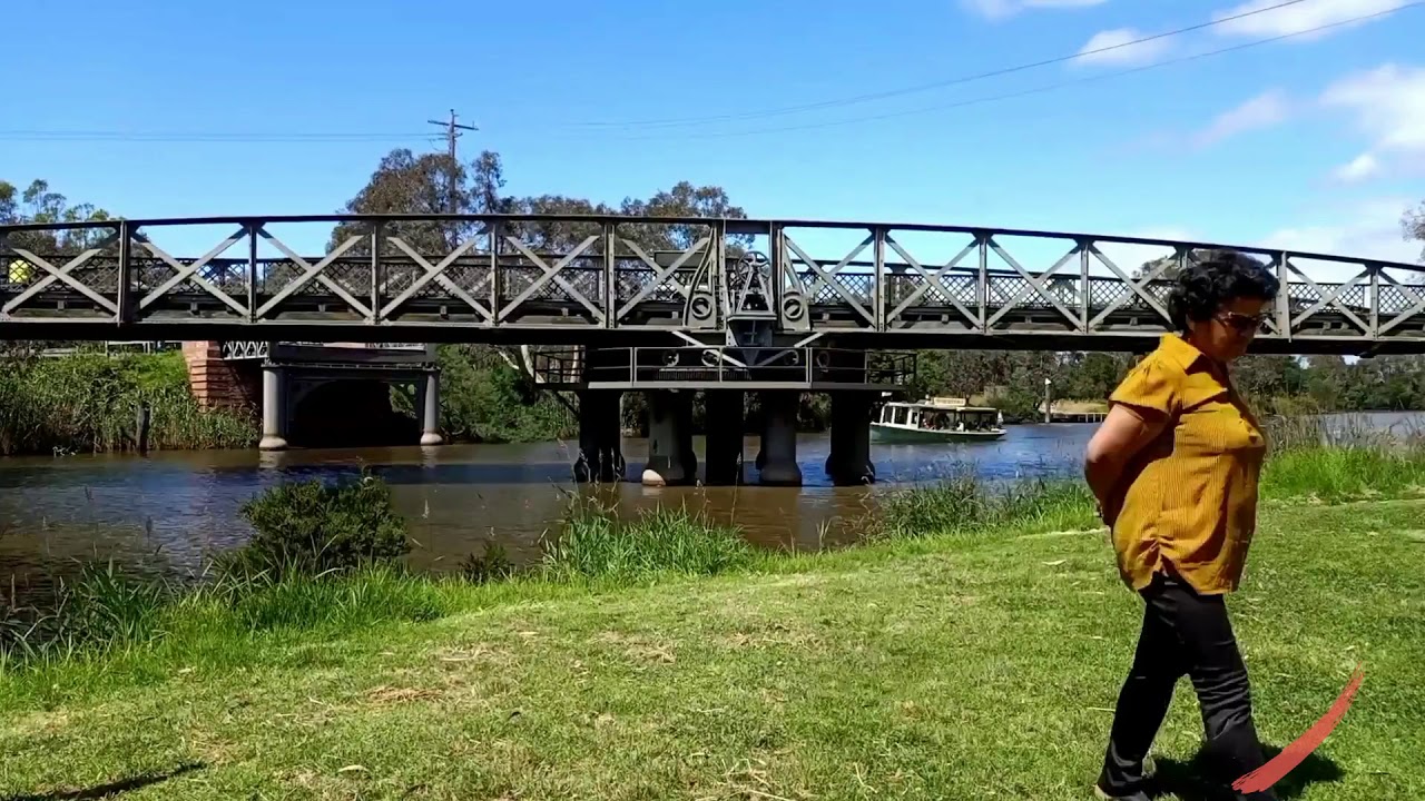 Historic Swing Bridge, Sale Victoria - YouTube