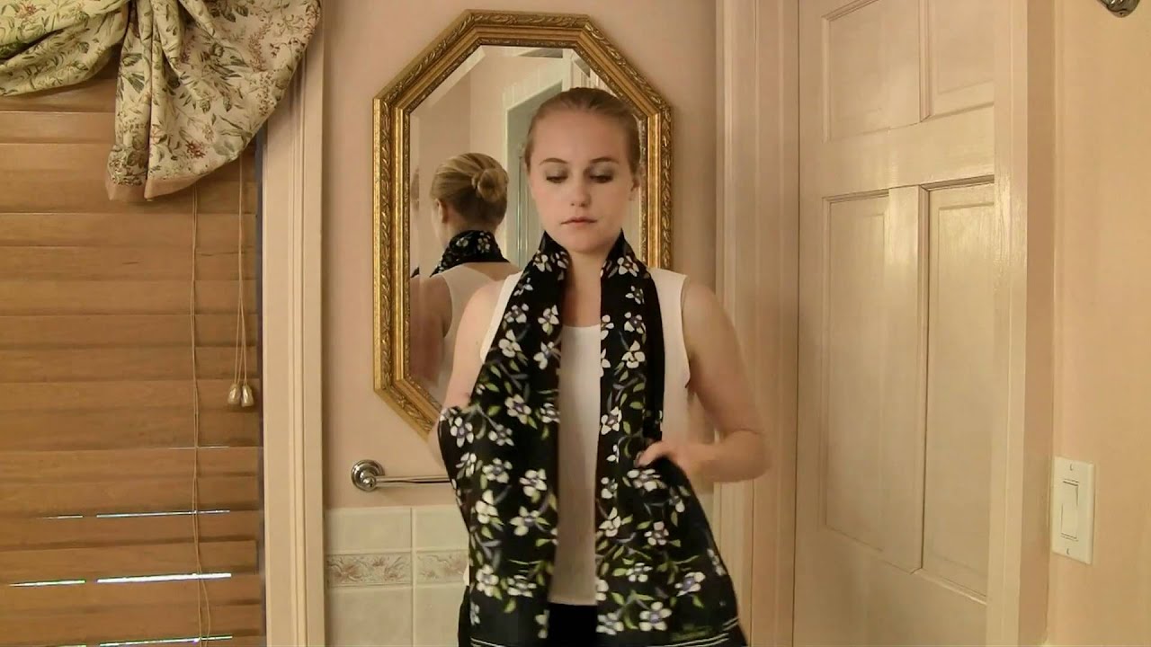 How To Tie A Scarf Into A Fan Choker Using A Black and White Oblong ...