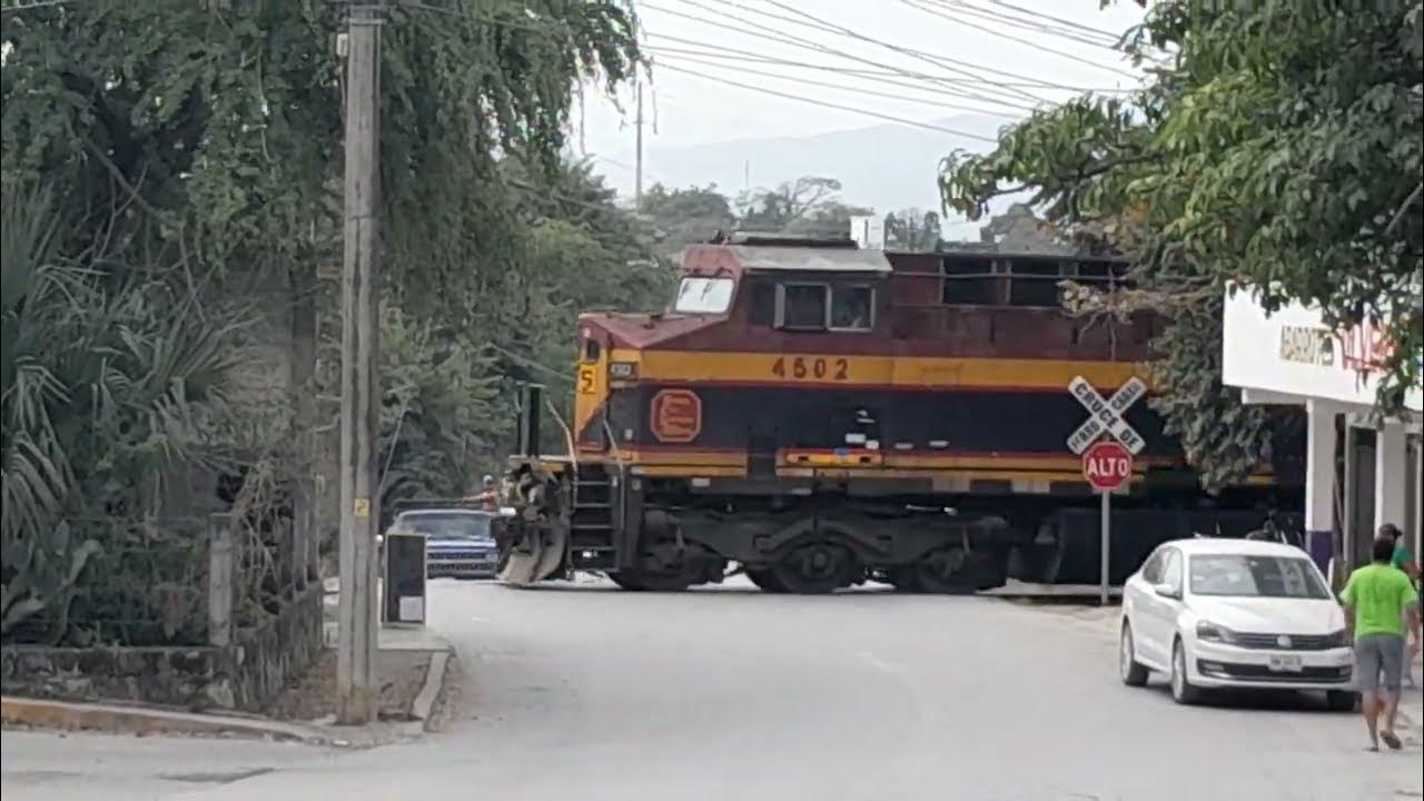 !!Con Campana de SD70ACE!! KCSM 4502 y KCSM 4916 ‐ L-M71, Saliendo de Valles - YouTube