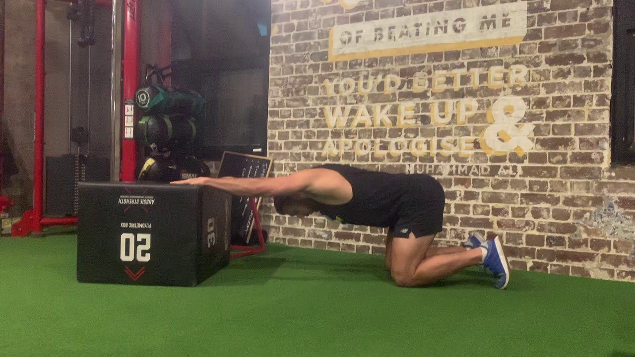 Box shoulder stretch - YouTube