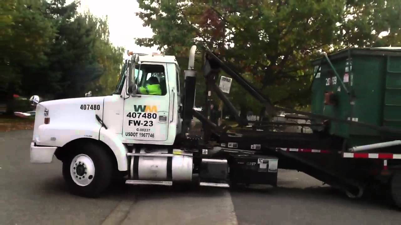 Seattle Waste Management truck costing union strike line - YouTube
