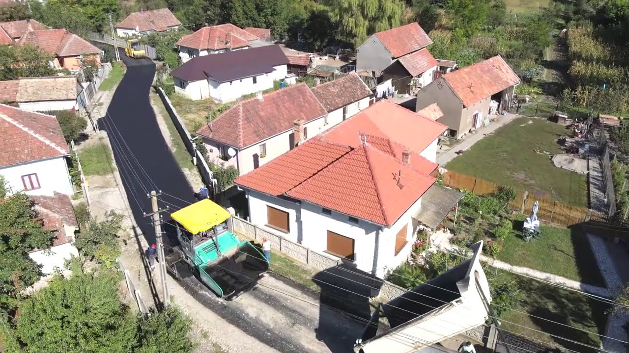 Primele asfaltari in satul Cistei, comuna Mihalt, judetul Alba, 090920 ...