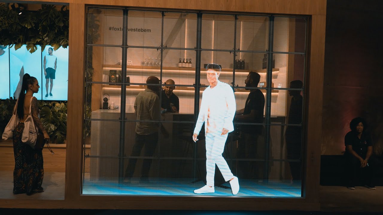 Experiência Inovadora: Vitrine em LED transparente para a Foxton - YouTube