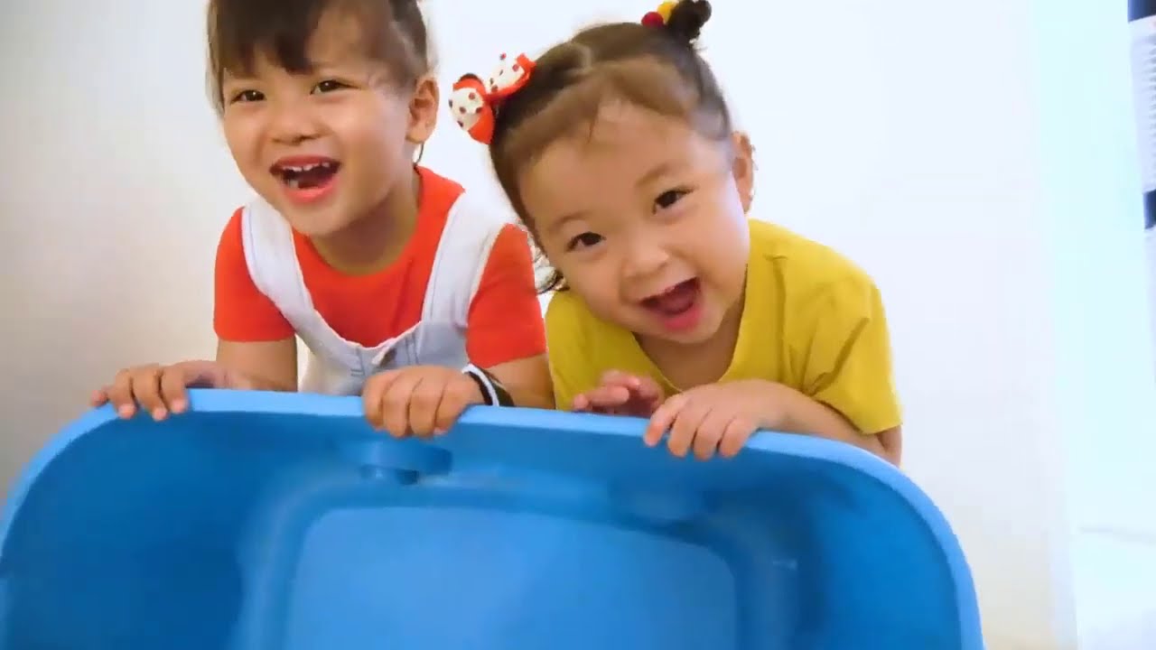 Boong candy, pretend play with baby family - YouTube